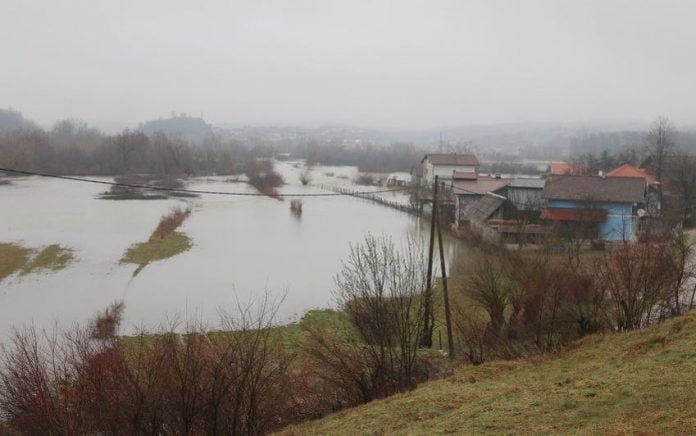 Sava se izlila iz korita u Bosanskom Brodu i Bosanskom Šamcu, problemi ...