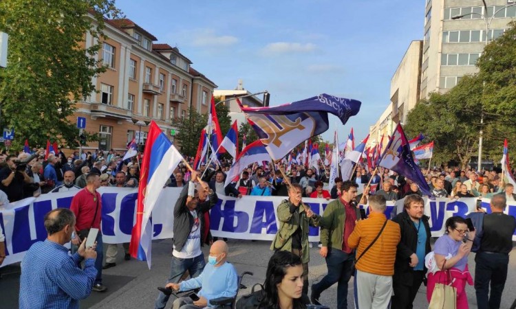 Protest opozicije u Banjoj Luci okupio veliki broj građana | RTVTK ...