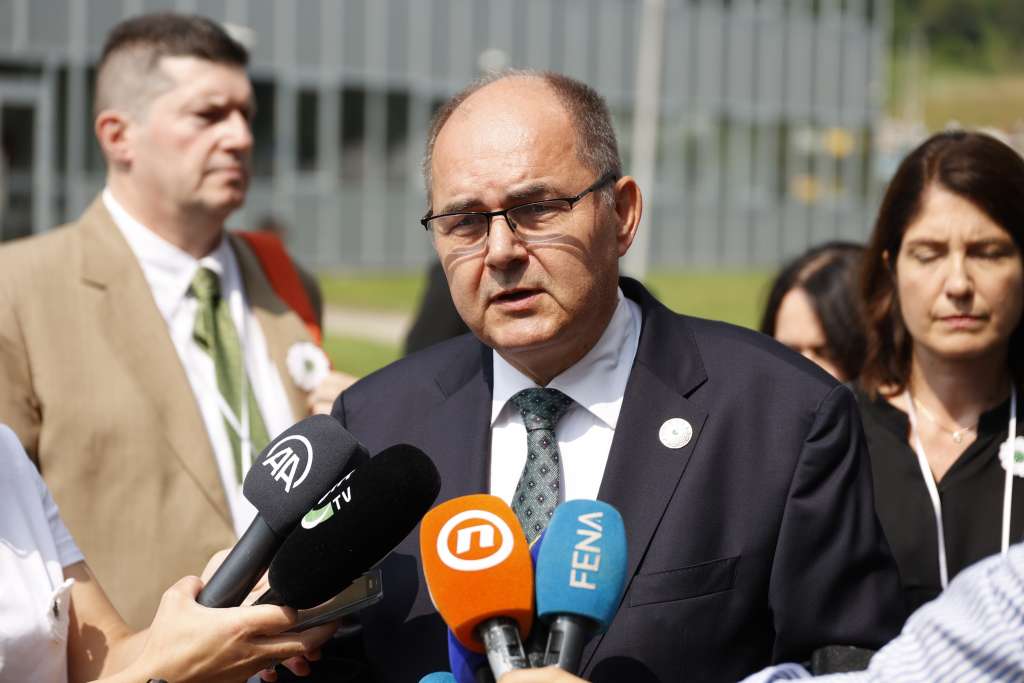 Schmidt: Oni koji negiraju genocid gdje god da žive i borave čine ...