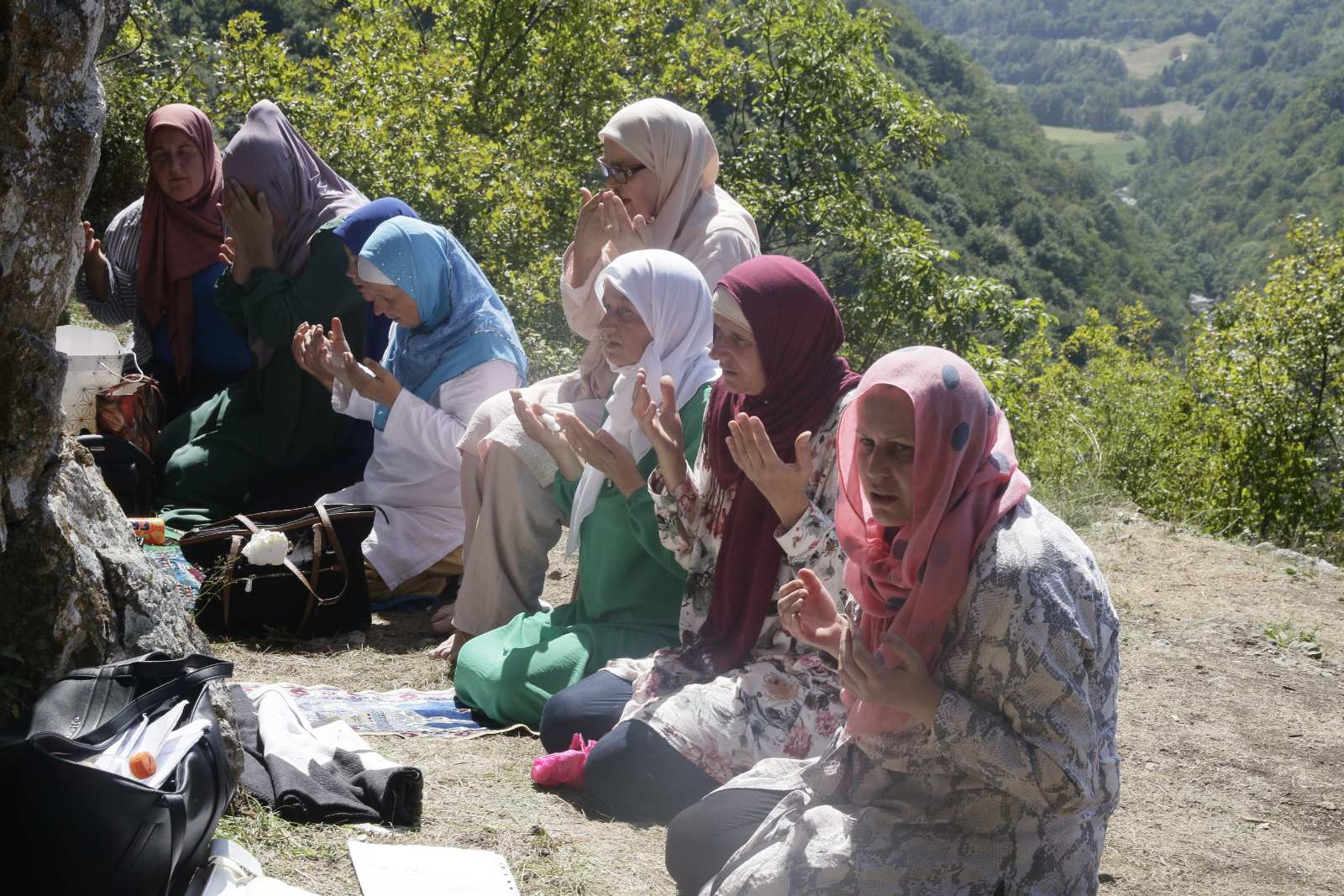 BiH: U džamiji Kušlat kod Zvornika klanjan tradicionalni džuma-namaz ...
