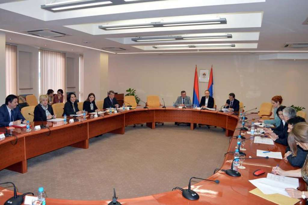 Vijeće naroda RS o zakonu kojim se kriminalizira kleveta | RTVTK ...