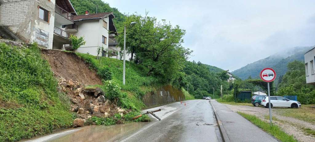 Na području Federacije BiH 8.000 klizišta, aktivnih oko 2.000, glavni ...