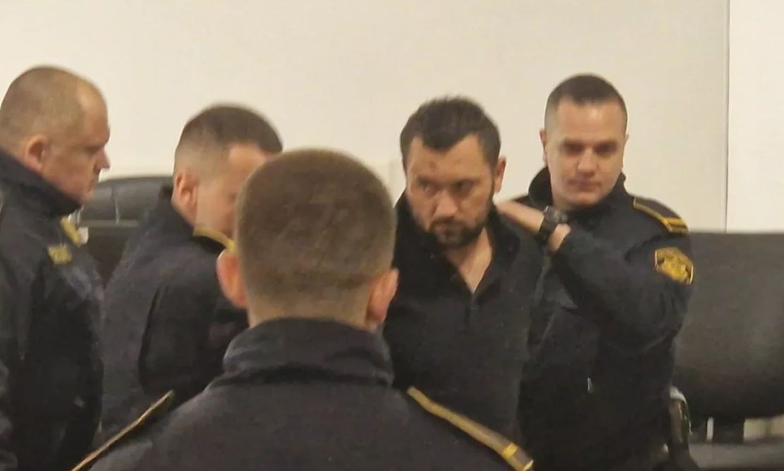 Emir Selimović negirao krivicu za dvostruko ubistvo u Kalesiji | RTVTK ...